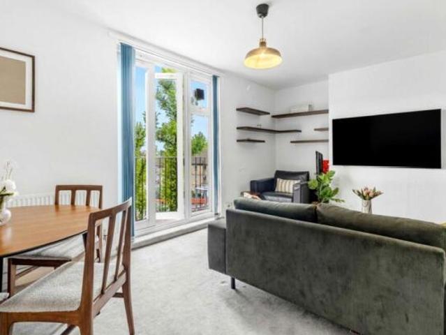 3 bedroom flat for rent in Alexandra Road, St John's Wood, NW8