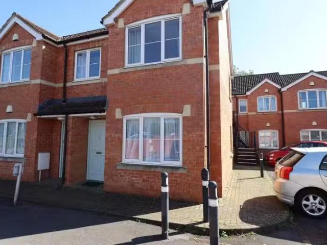 3 bedroom flat for rent in Alfred Court Gate Lane, Wells, BA5