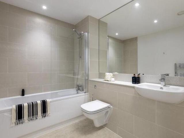 3 bedroom flat for rent in Allegro, Exchange Square B4