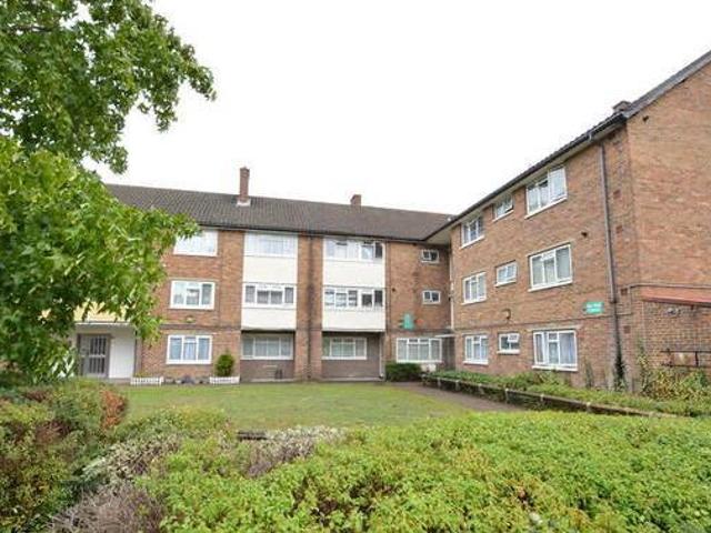 3 bedroom flat for rent in Alpha Road Maybury GU22