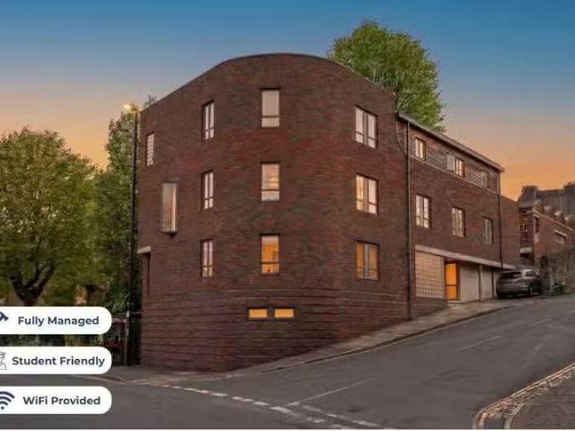 3 bedroom flat for rent in Ambra Vale, Bristol, BS8