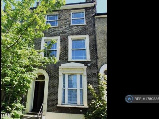 3 bedroom flat for rent in Amersham Road, London, SE14