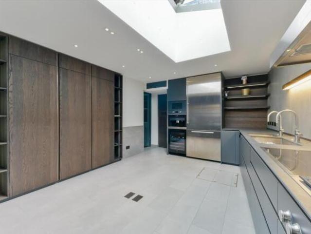 3 bedroom flat for rent in Amies Street, Battersea, SW11