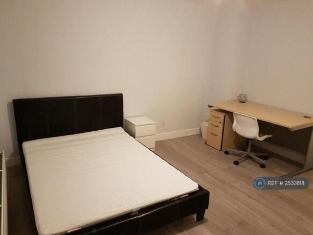 3 bedroom flat for rent in Ampton Street, London, WC1X
