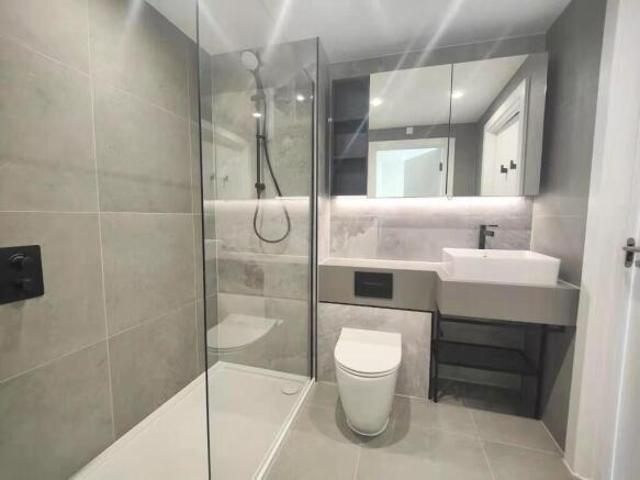 3 bedroom flat for rent in Anax Street, London, N4