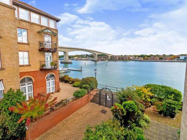 3 bedroom flat for rent in Andes Close, Ocean Village, Southampton, SO14