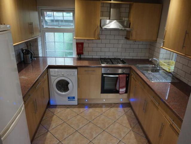 3 bedroom flat for rent in Ascupart House, SO17