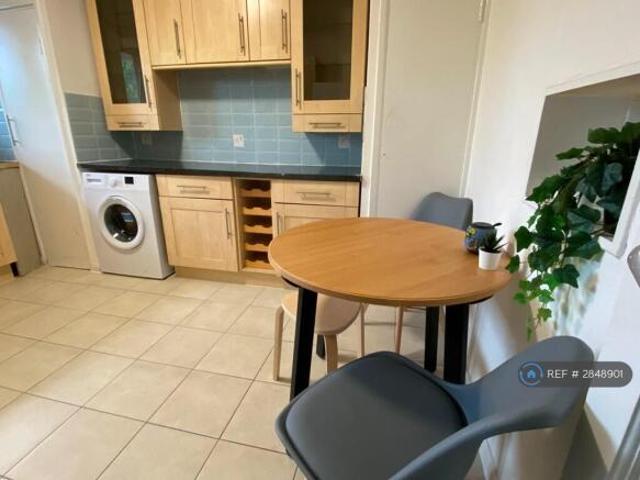3 bedroom flat for rent in Ashford House, London, SE8