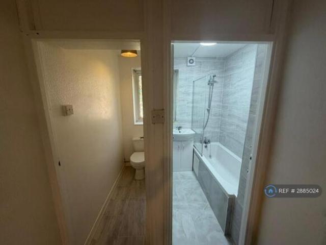 3 bedroom flat for rent in Asplins Road, London, N17