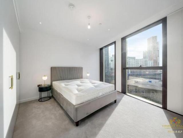 3 bedroom flat for rent in Apartment B 8 Carnation Way, SW8