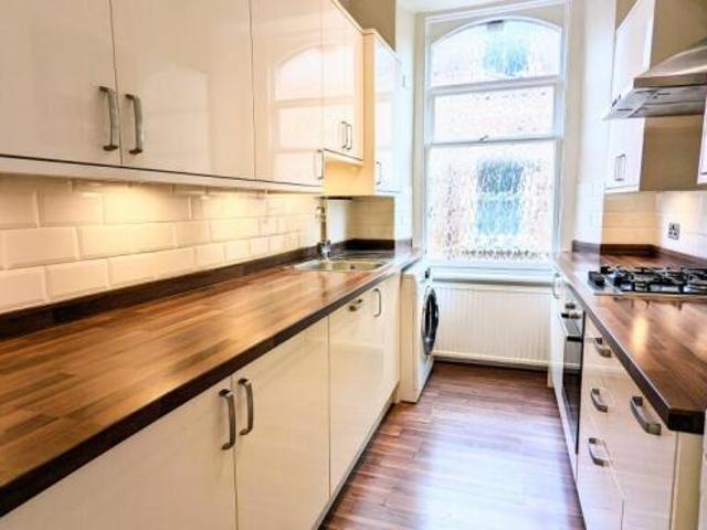 3 bedroom flat for rent in Apsley Road, Clifton, Bristol, BS8