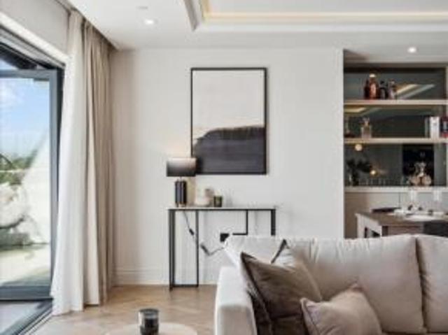 3 bedroom flat for rent in Armitage Road, London NW11
