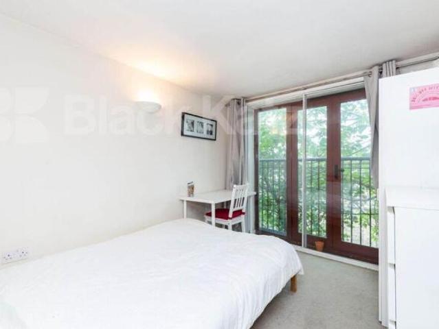 3 bedroom flat for rent in Aran Mews, Barnsbury Grove N7