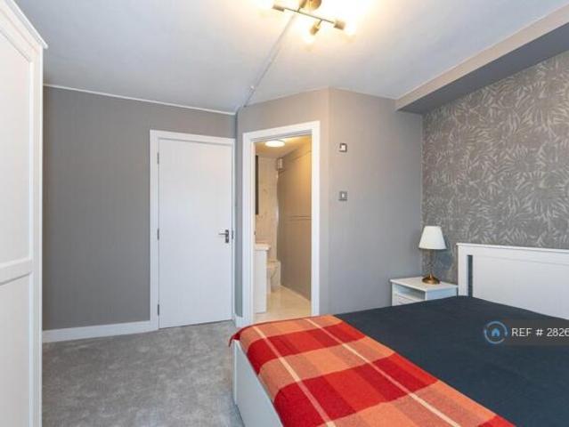 3 bedroom flat for rent in Archway, London, N19
