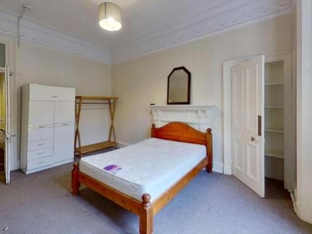 3 bedroom flat for rent in Arden Street, Marchmont, Edinburgh, EH9