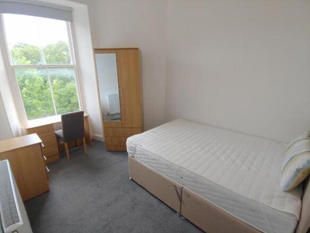 3 bedroom flat for rent in Argyle Park Terrace, Edinburgh, EH9
