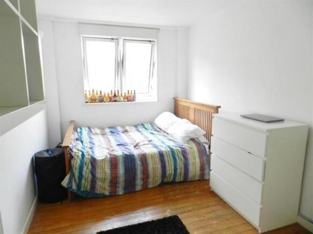 3 bedroom flat for rent in Arthur Court, Charlotte Despard Avenue, London, SW11
