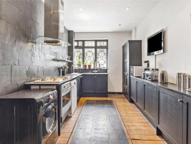 3 bedroom flat for rent in Aylestone Avenue, Queen's Park, NW6