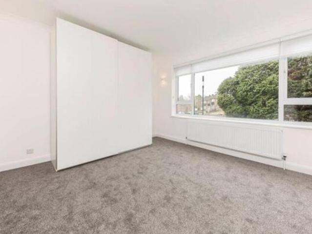3 bedroom flat for rent in Aylmer Road, East Finchley, N2