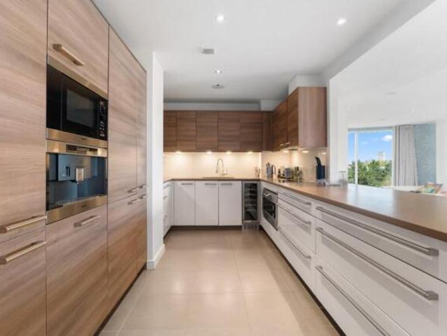 3 bedroom flat for rent in Banyan House, Lensbury Avenue, SW6