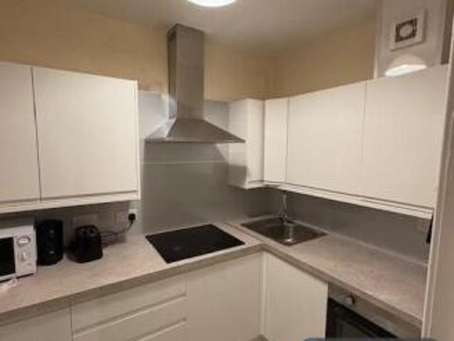 3 bedroom flat for rent in Bank Street, Glasgow, G12