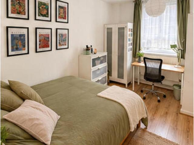 3 bedroom flat for rent in Babington Court, London, WC1N