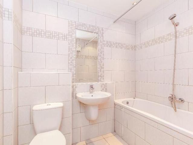 3 bedroom flat for rent in Back Church Lane, London, E1