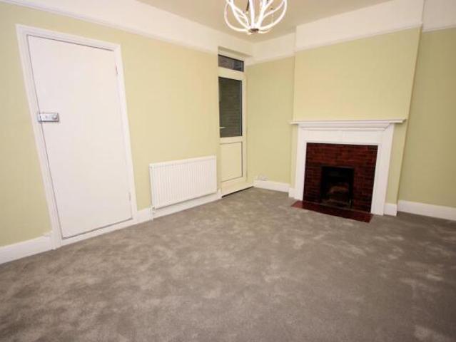 3 bedroom flat for rent in Ballards Lane, Finchley, N3