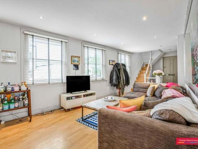 3 bedroom flat for rent in Barclay Road, London, SW6