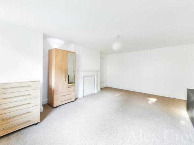 3 bedroom flat for rent in Basement Flat, Kyverdale Road, Stoke Newington, N16