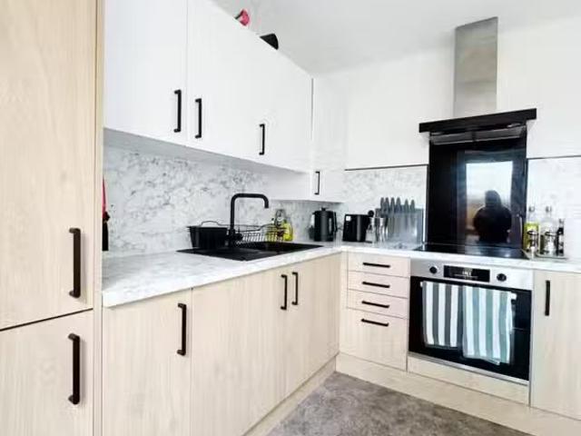 3 bedroom flat for rent in Bath Road, Bristol, BS4