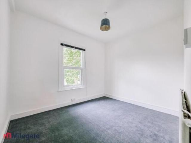 3 bedroom flat for rent in Baxter Avenue, Southend On Sea, SS2