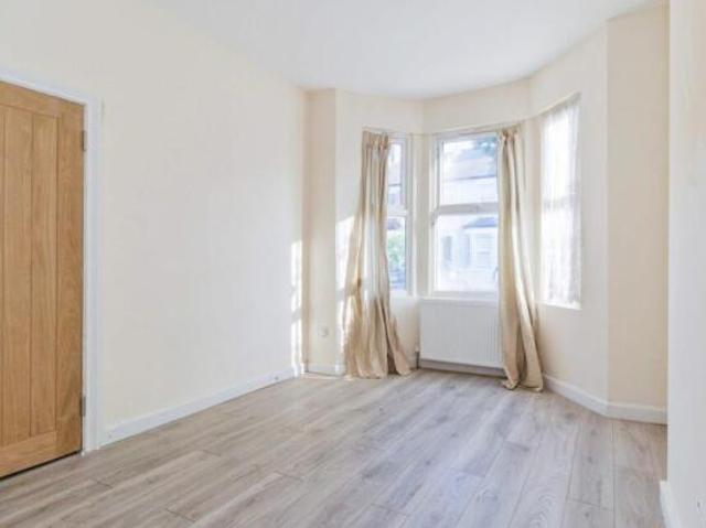 3 bedroom flat for rent in Benares Road London SE18