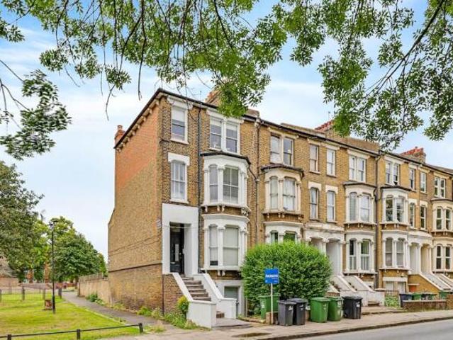 3 bedroom flat for rent in Bedford Road, Lambeth, London, SW4
