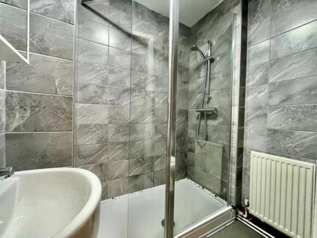3 bedroom flat for rent in Belle Vue Road, LEEDS, LS3