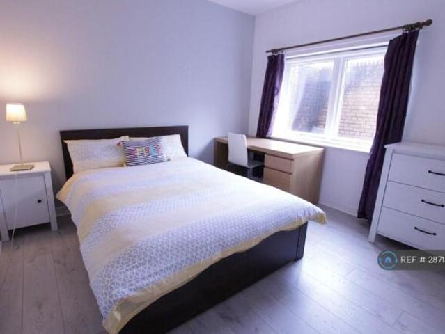 3 bedroom flat for rent in Belmont Street, Glasgow, G12