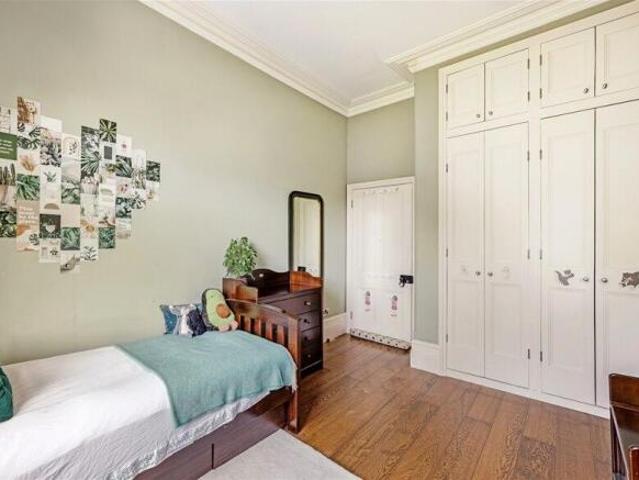 3 bedroom flat for rent in Belsize Park Gardens, Belsize Park, NW3