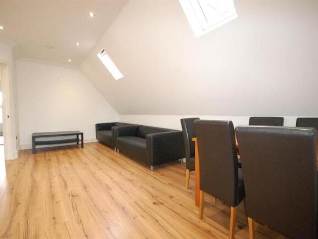 3 bedroom flat for rent in Bethune Road, Stamford Hill, London, N16