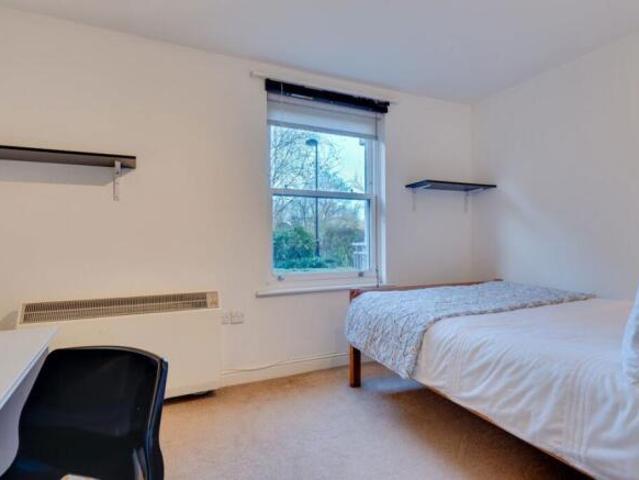 3 bedroom flat for rent in Bingley Court, Canterbury, CT1