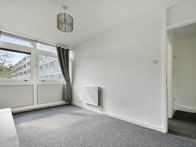 3 Bedroom Flat For Rent In Bigland Street, London