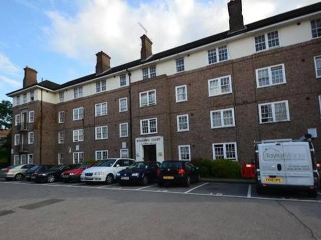 3 bedroom flat for rent in Bishopric Court Horsham West Sussex RH12