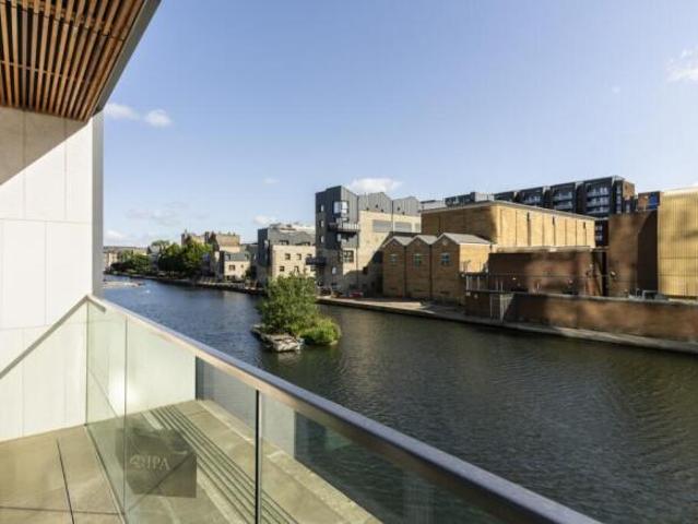 3 bedroom flat for rent in Book House, City Road, EC1V