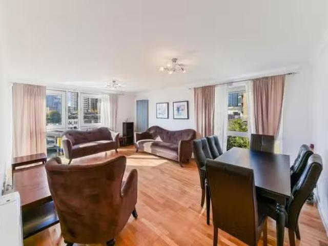 3 bedroom flat for rent in Boardwalk Place, Blackwall, London.