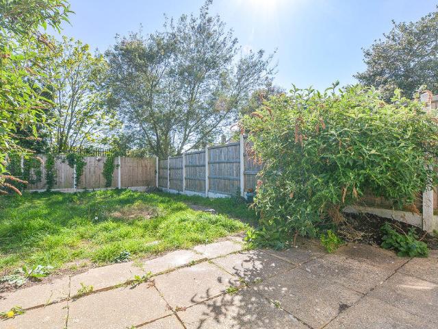 3 bedroom flat for rent in Boscombe Road, Southend On Sea, SS2