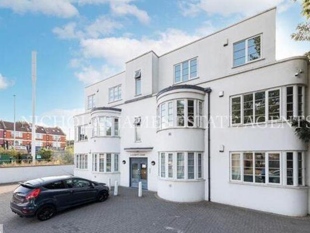 3 Bedroom Flat For Rent In Bounds Green