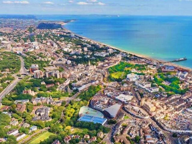 3 bedroom flat for rent in Bournemouth Centre, BH8