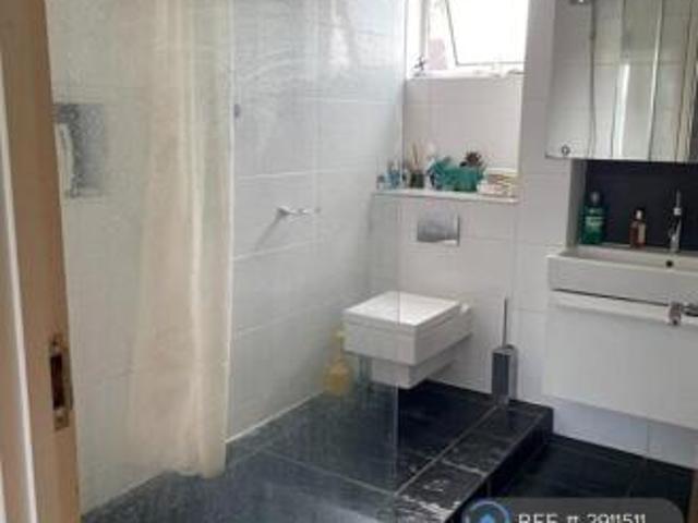 3 bedroom flat for rent in Boxgrove Road, Guildford, GU1