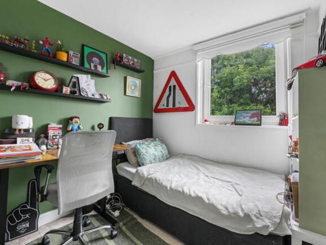 3 bedroom flat for rent in Blomfield Court, Westbridge Road, London, SW11