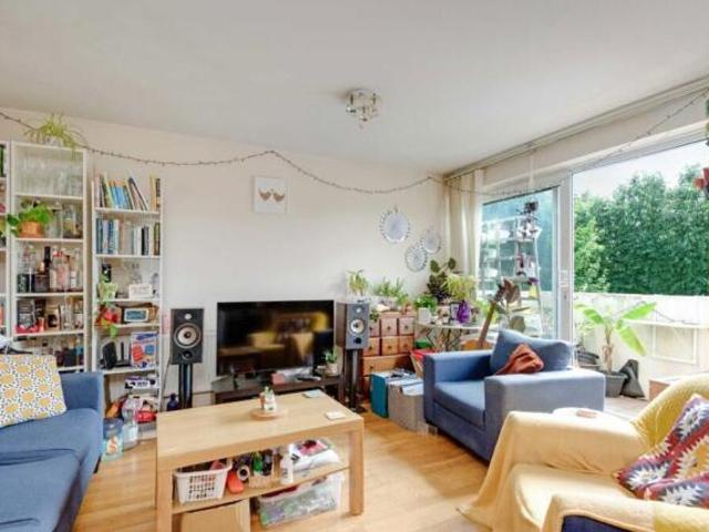 3 bedroom flat for rent in Bloomsbury Close, Ealing, W5