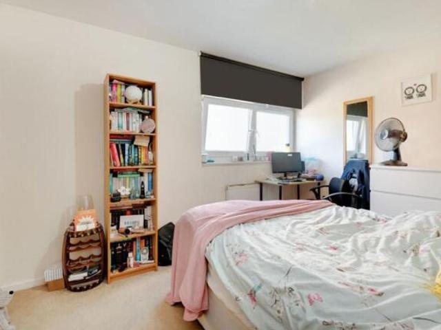 3 bedroom flat for rent in Bloomsbury Close, Ealing, W5